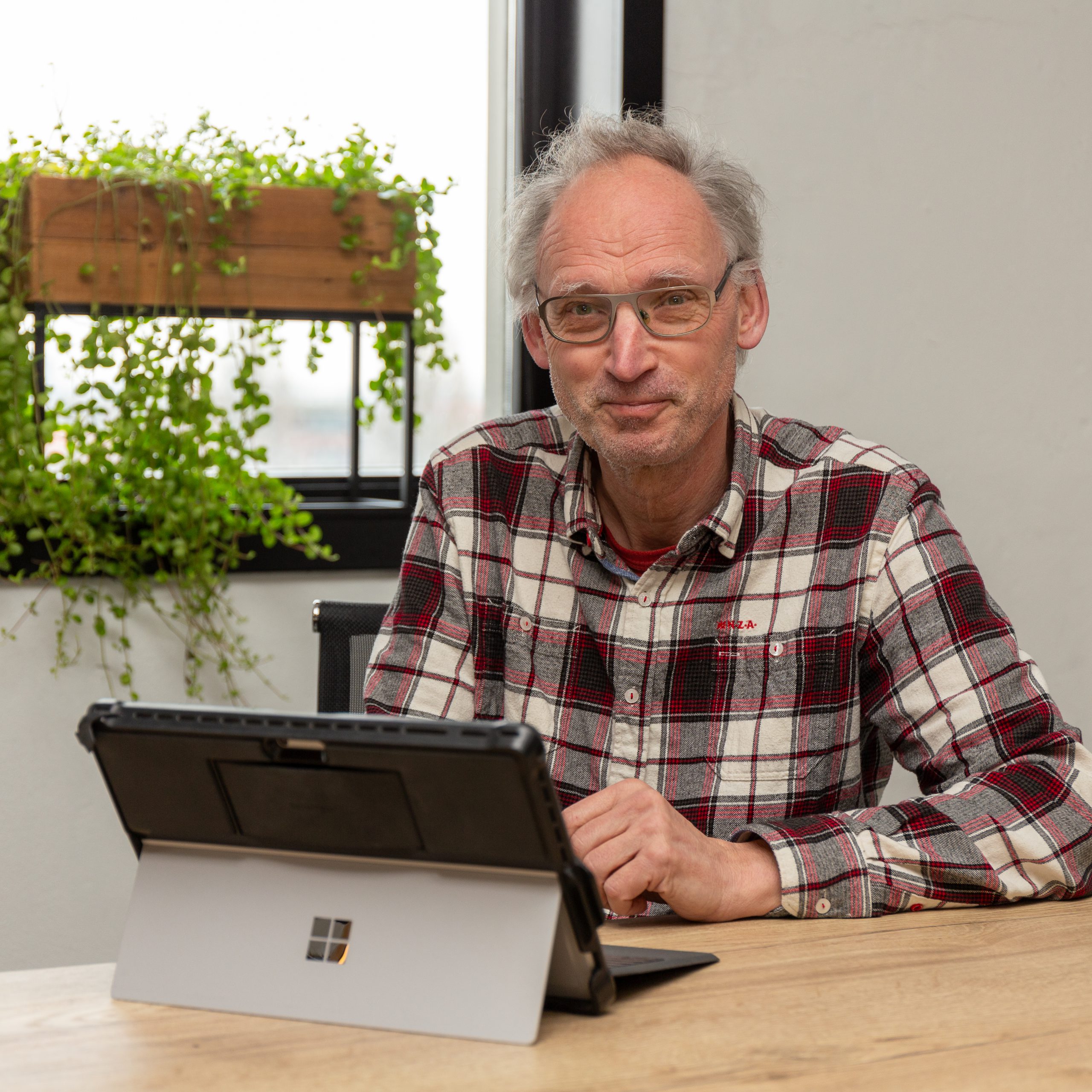 Peter van Bezooijen | Van Iperen